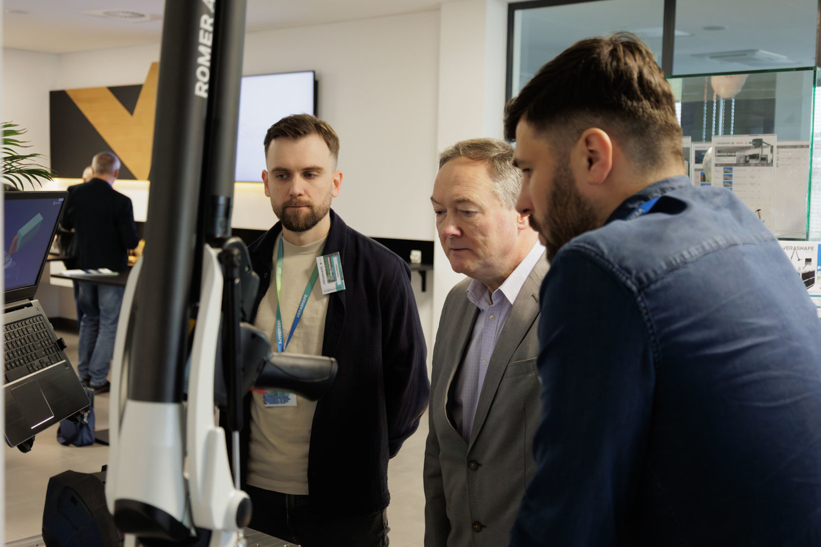 Skrawanie bez tajemnic – studenci WBMiLna praktycznym szkoleniu w Verashape / POLITECHNIKA ...